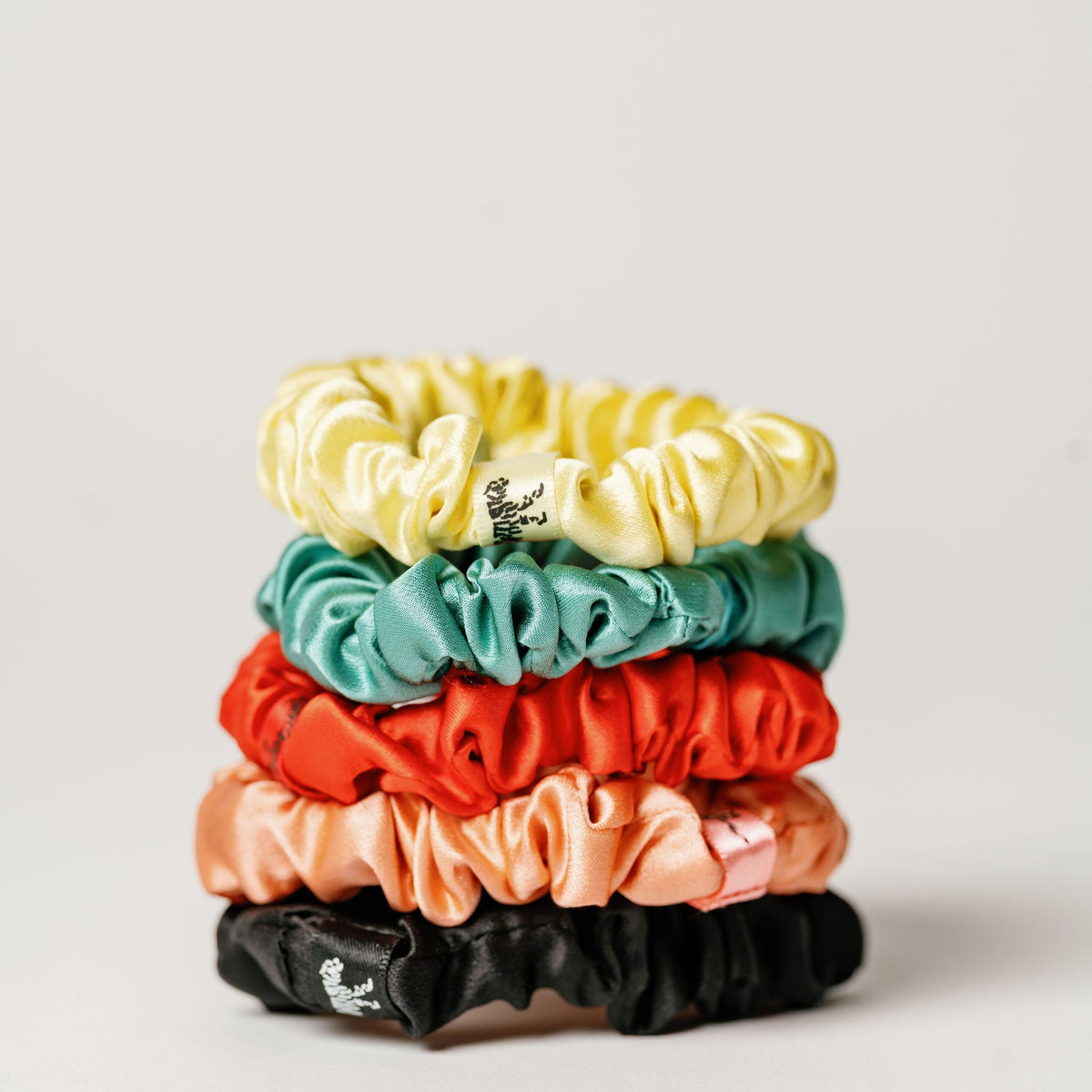 Organic Silk Small Scrunchie 3-Pack Peachy Coral – LINA LENNOX